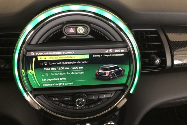 MINI Cooper SE: An Electric Car for the Driver in Us All - A Girls ...