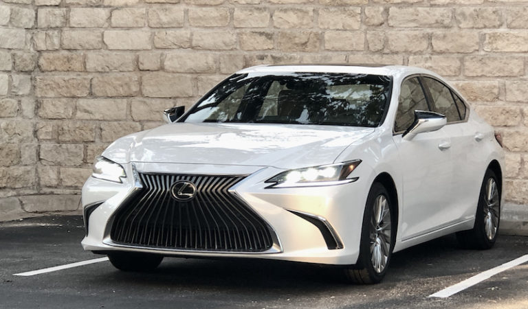 The Lexus 250 AWD ES Sedan Lets You Ditch the SUV - A Girls Guide to Cars