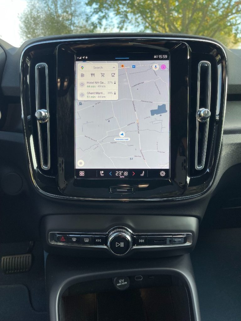 Volvo Charges into Electric Car Era: 2022 Volvo C40 Recharge - A Girls ...