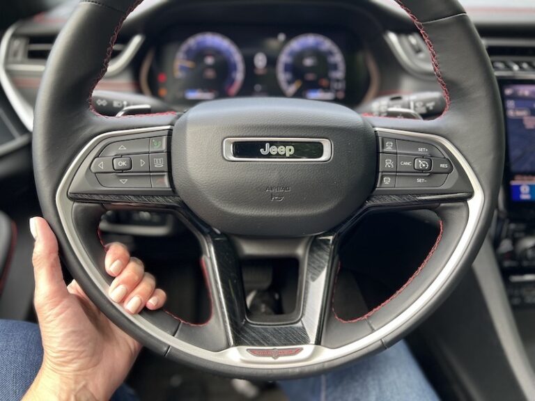 Jeep Grand Cherokee Trailhawk Off Road SUV: Luxury and Muscle - A Girls ...