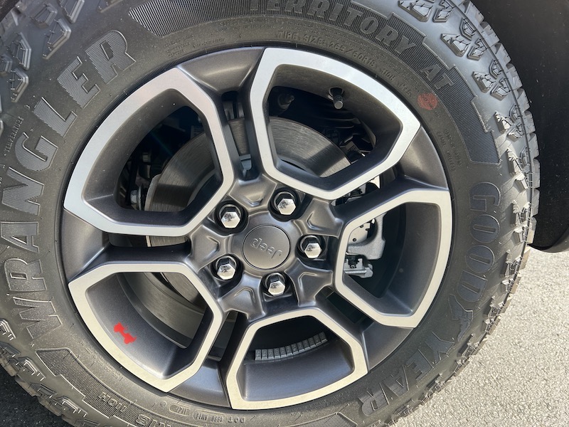 Jeep Grand Cherokee Trailhawk Off Road SUV: Luxury and Muscle - A Girls ...