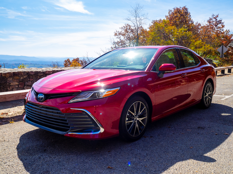 2023 Toyota Camry Hybrid XLE: Premium Fuel Savings for a Changing World ...