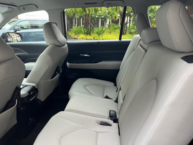 Toyota Grand Highlander 3-row SUV First Drive - A Girls Guide to Cars