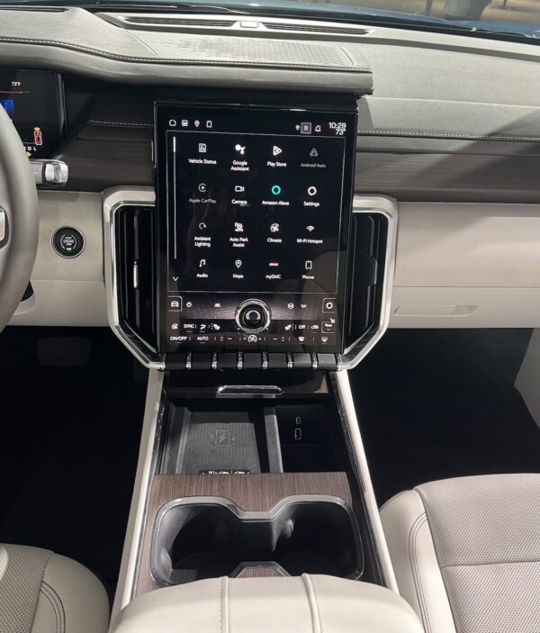 GMC Acadia 3-row SUV Got a Makeover. It's Perfect - A Girls Guide to Cars